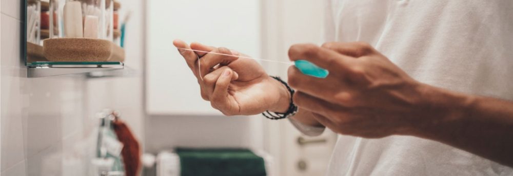 The right way to floss | Delta Dental