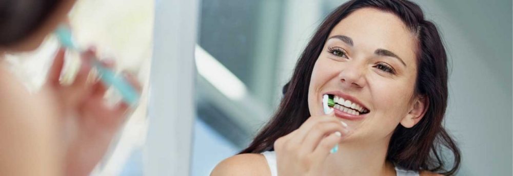 Brushing and flossing are the best ways to fight plaque | Delta Dental