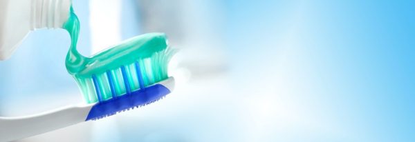 Cómo elegir el cepillo de dientes y la pasta dental adecuados | Planes ...